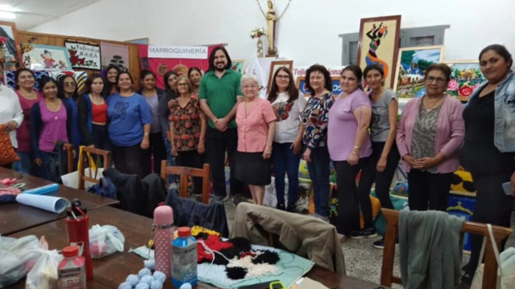 El intendente Cisneros visitó la escuela de capacitación Nº 33 Santa ...